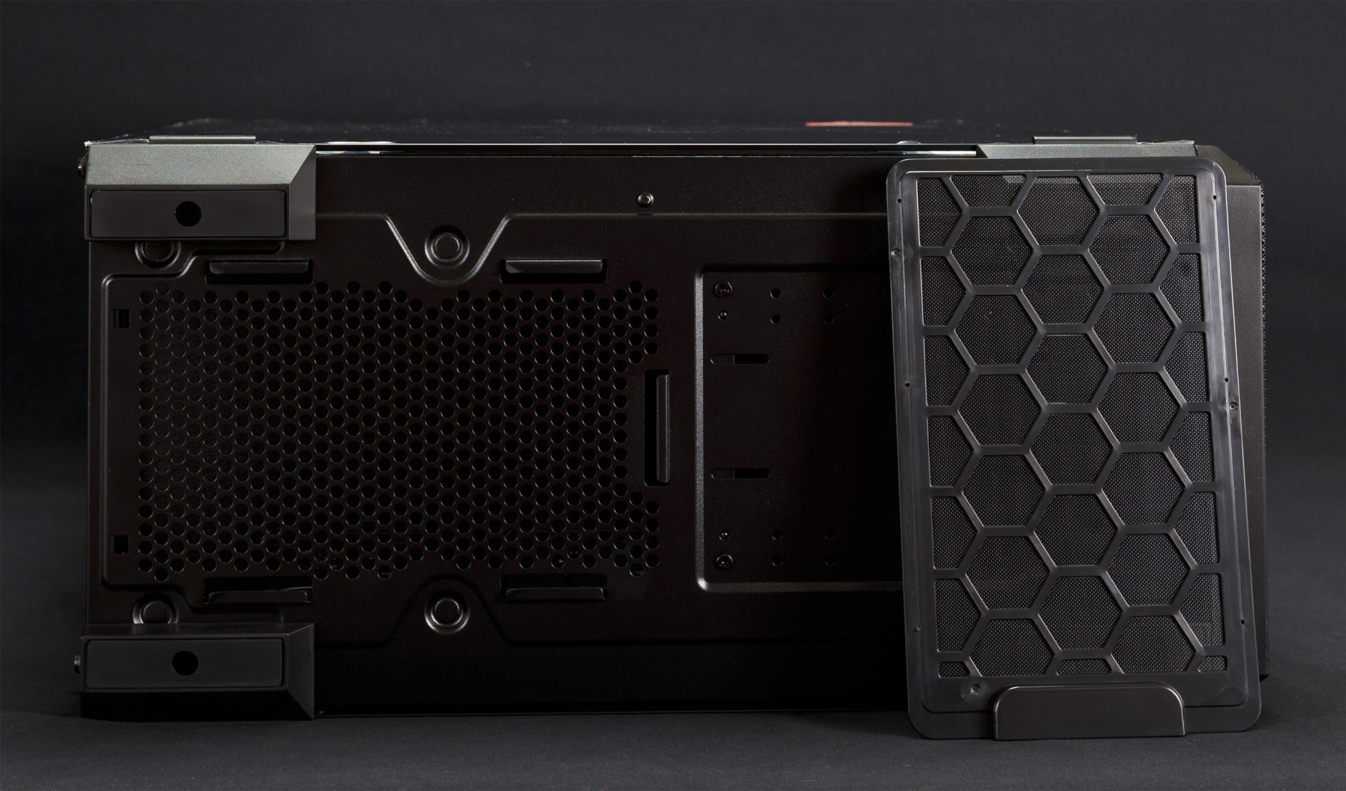 ADATA XPG DEFENDER MID-TOWER CHASSIS Case Review - Page 2 of 6