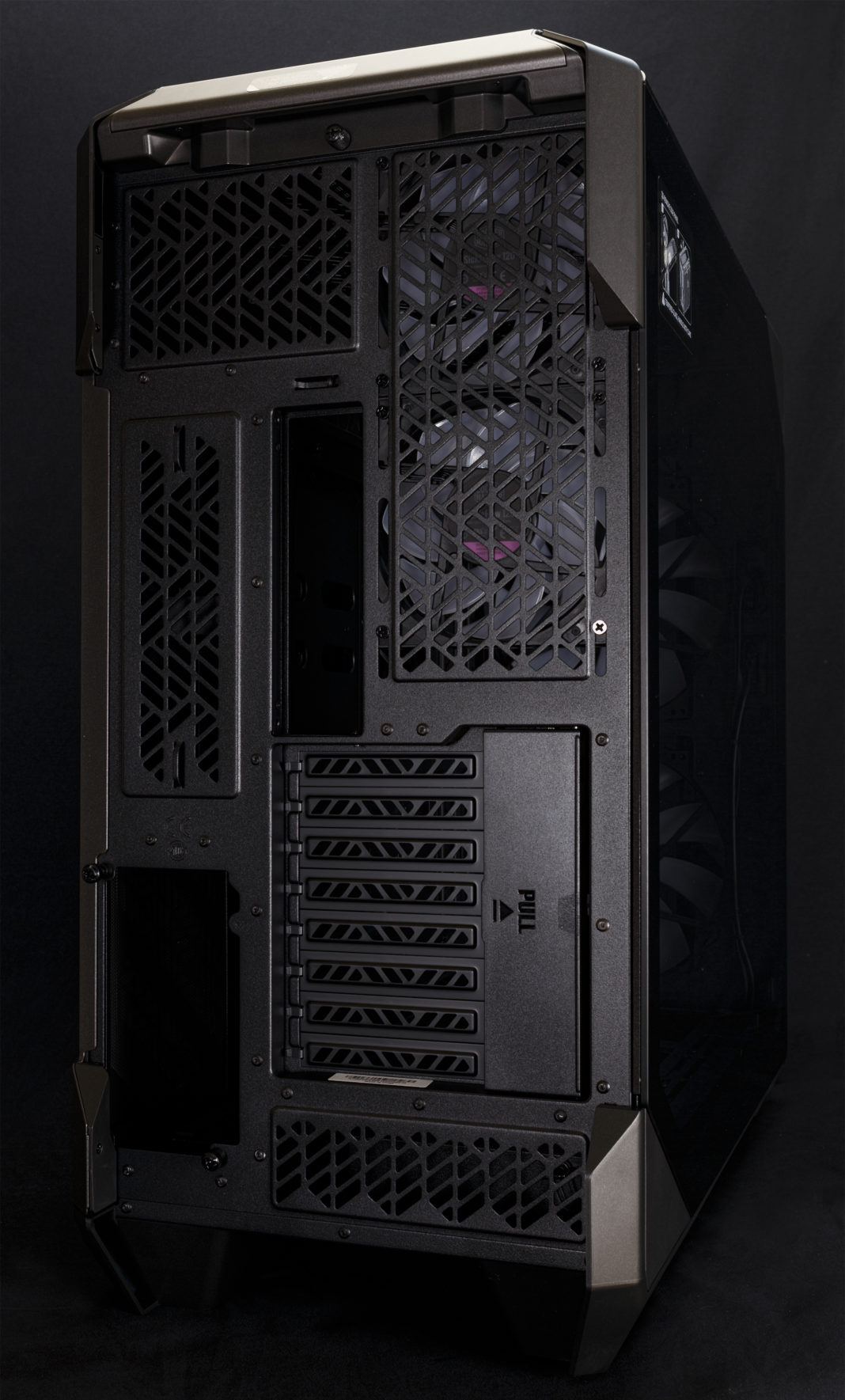 Cooler Master HAF 700 Black Case Review - Page 2 of 5