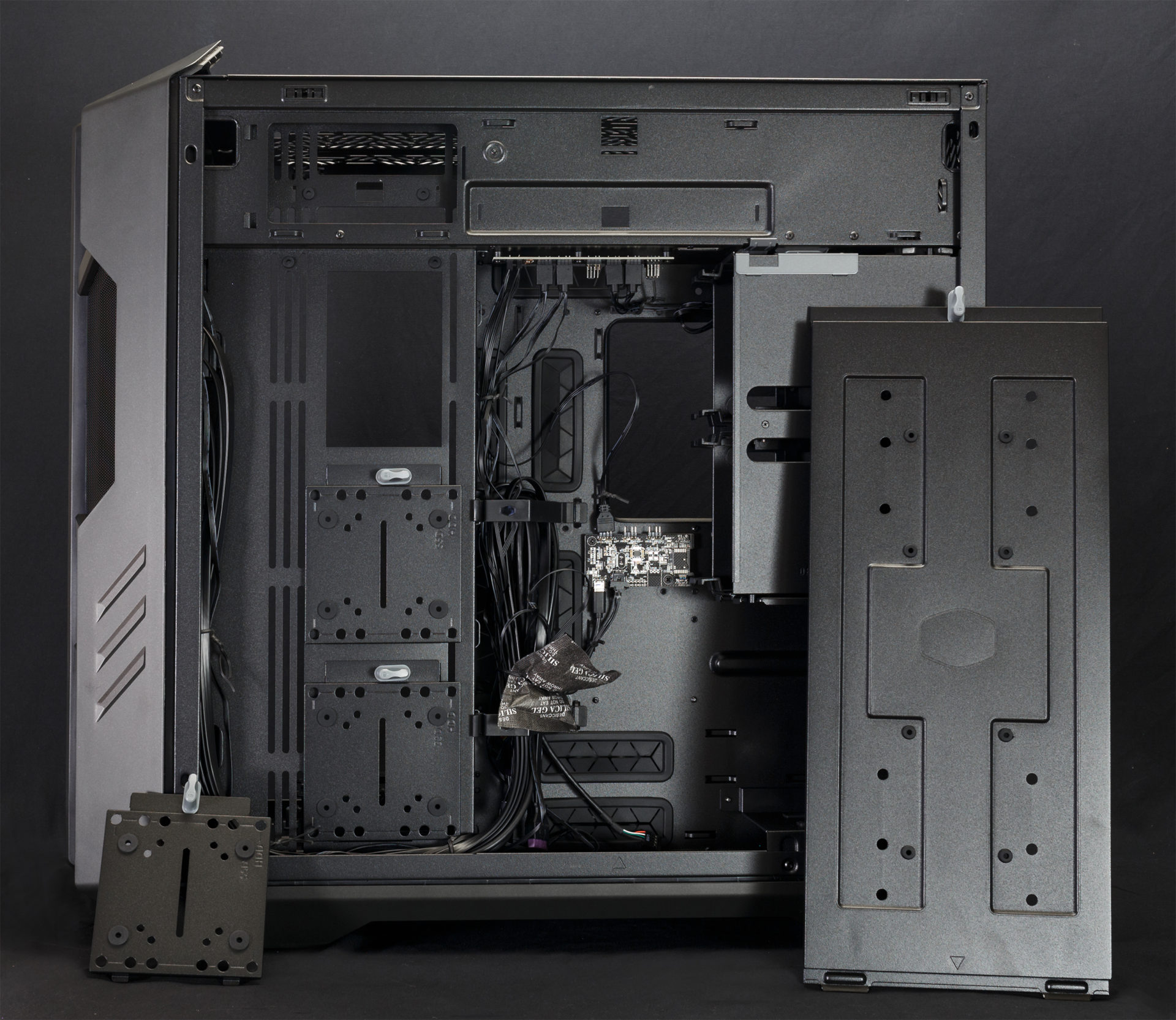 Cooler Master HAF 700 Black Case Review - Page 2 of 5