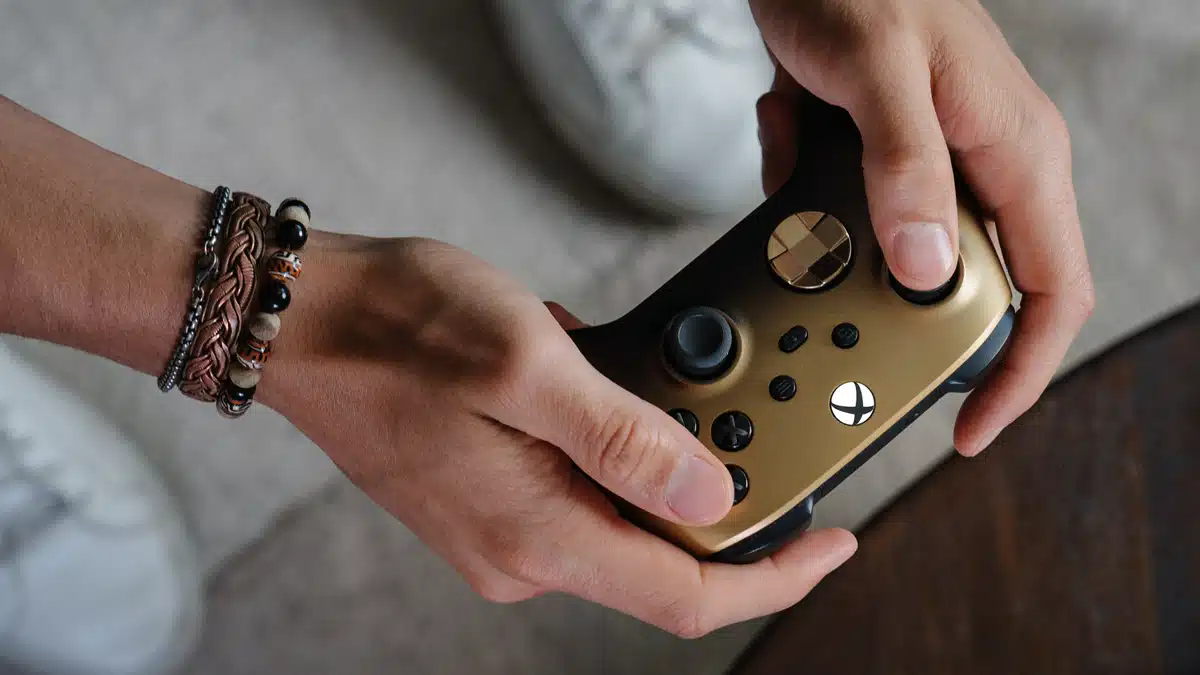 Microsoft Brings the Artificial Bling with Xbox Wireless Controller ...