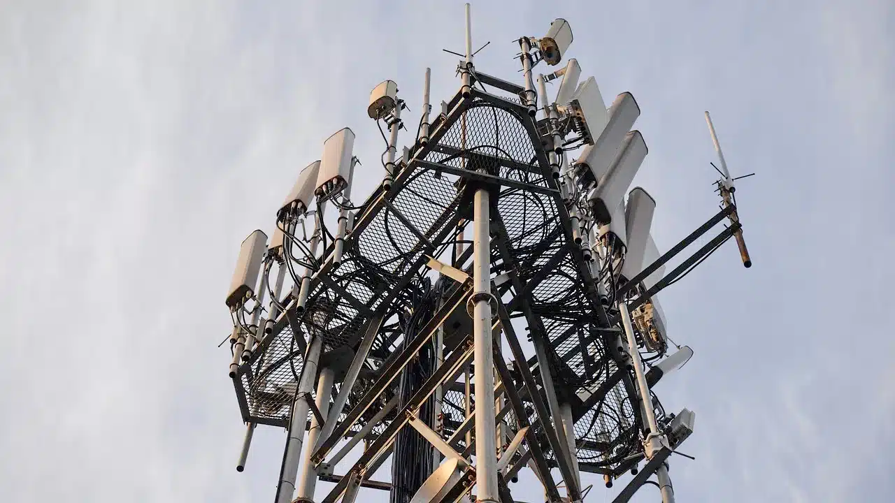 Researchers Achieve 938 Gb/s Transmission Data Rate on 6G, 9000x Faster than 5G