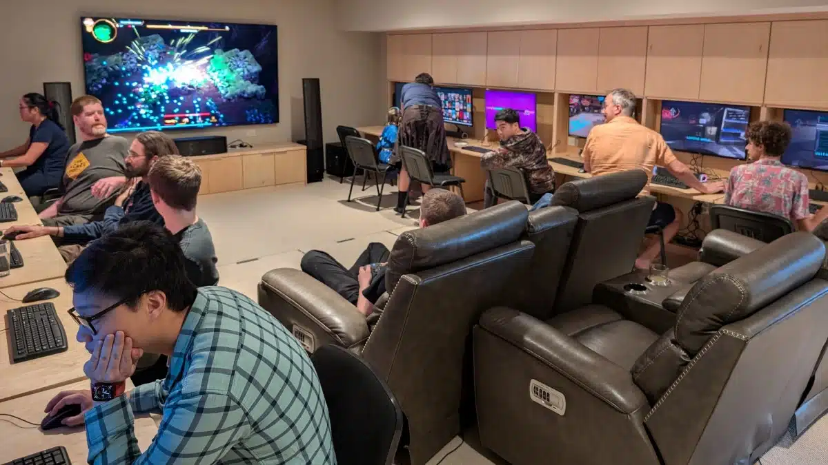 It’s Time to LAN Party like 1999 as Homeowners in Texas Create a Gaming ...